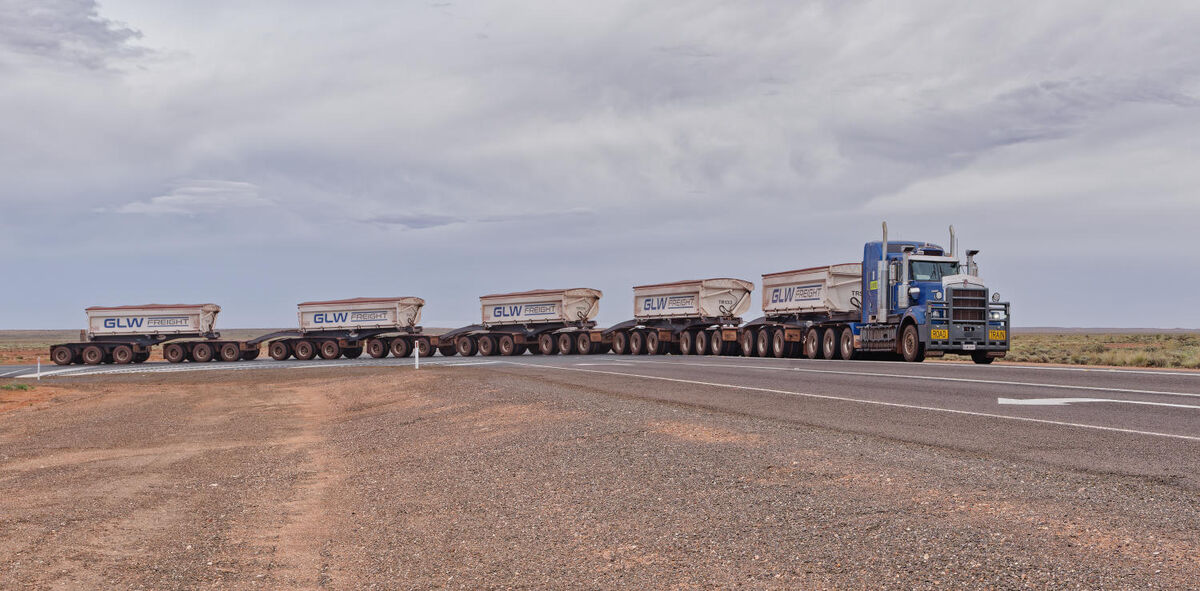 Mine Haul Road Trains: Some mine haul contractors in Australia run ...