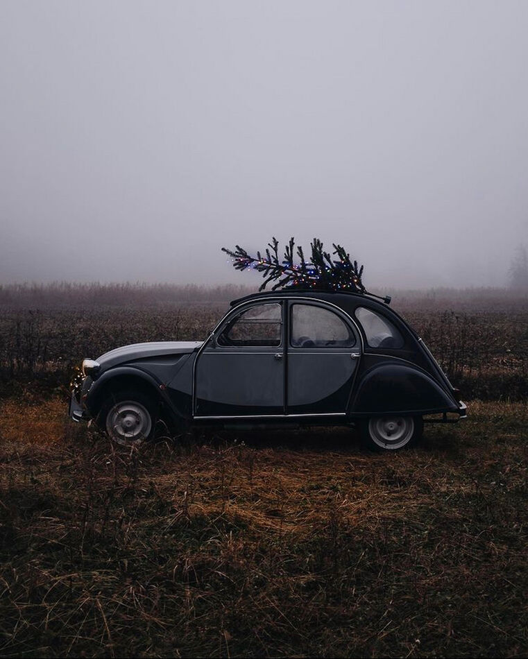Merry Christmas! 2CV Christmas. This one is NOT my photo.