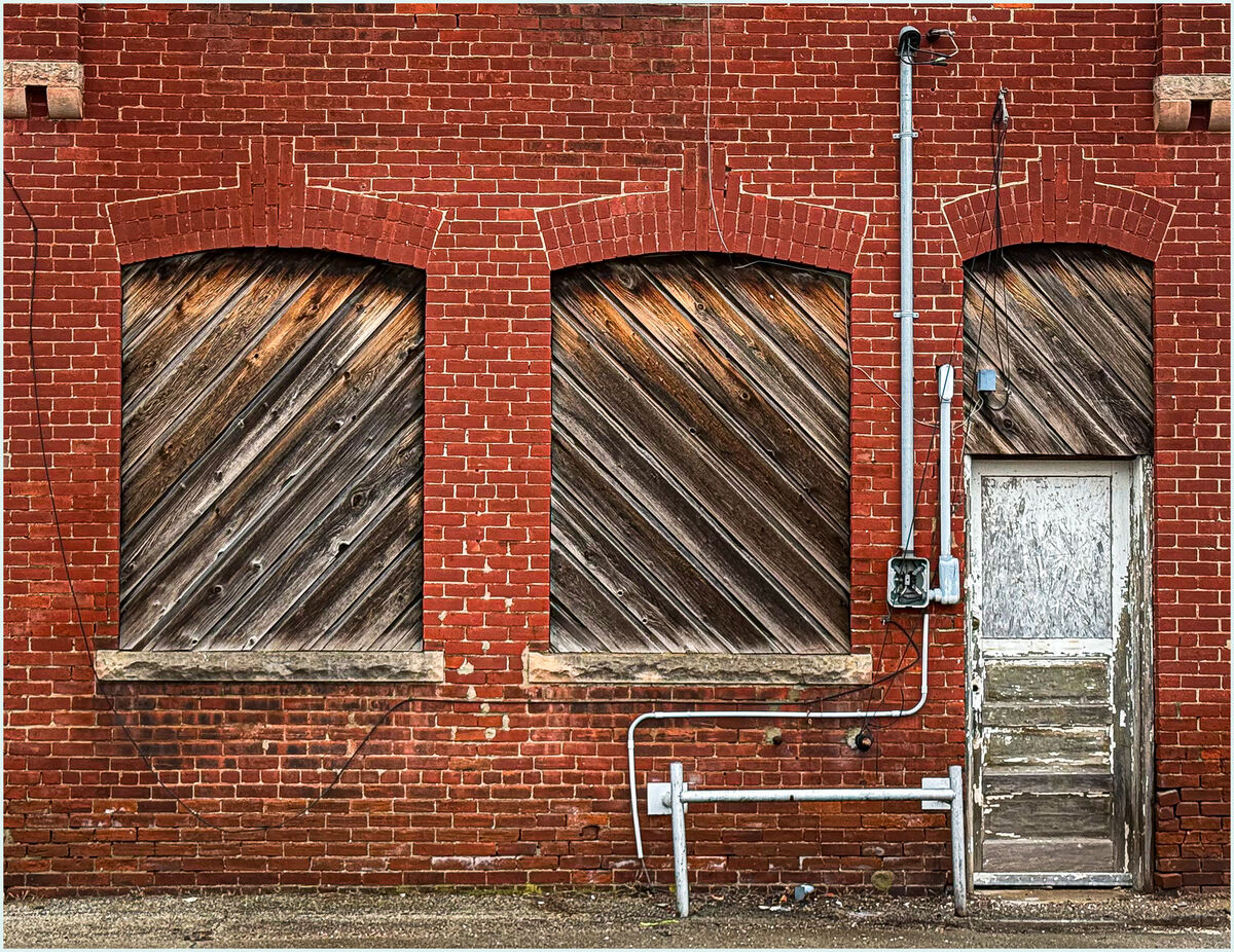 Patterns: Found in an alley in Alexandria, Indiana.
