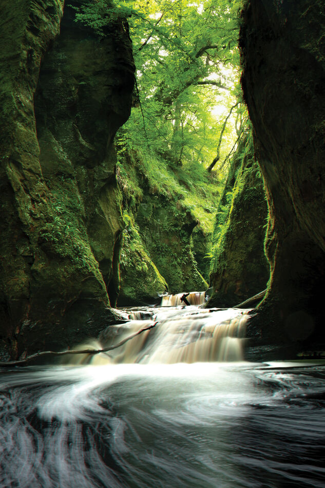 3D - Scenic: Anaglyphic glasses are required to view it in 3D. Picture ...