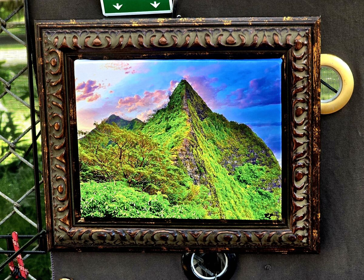 The Pali Lookout: On the island of Oahu you will find the famous Nu ...