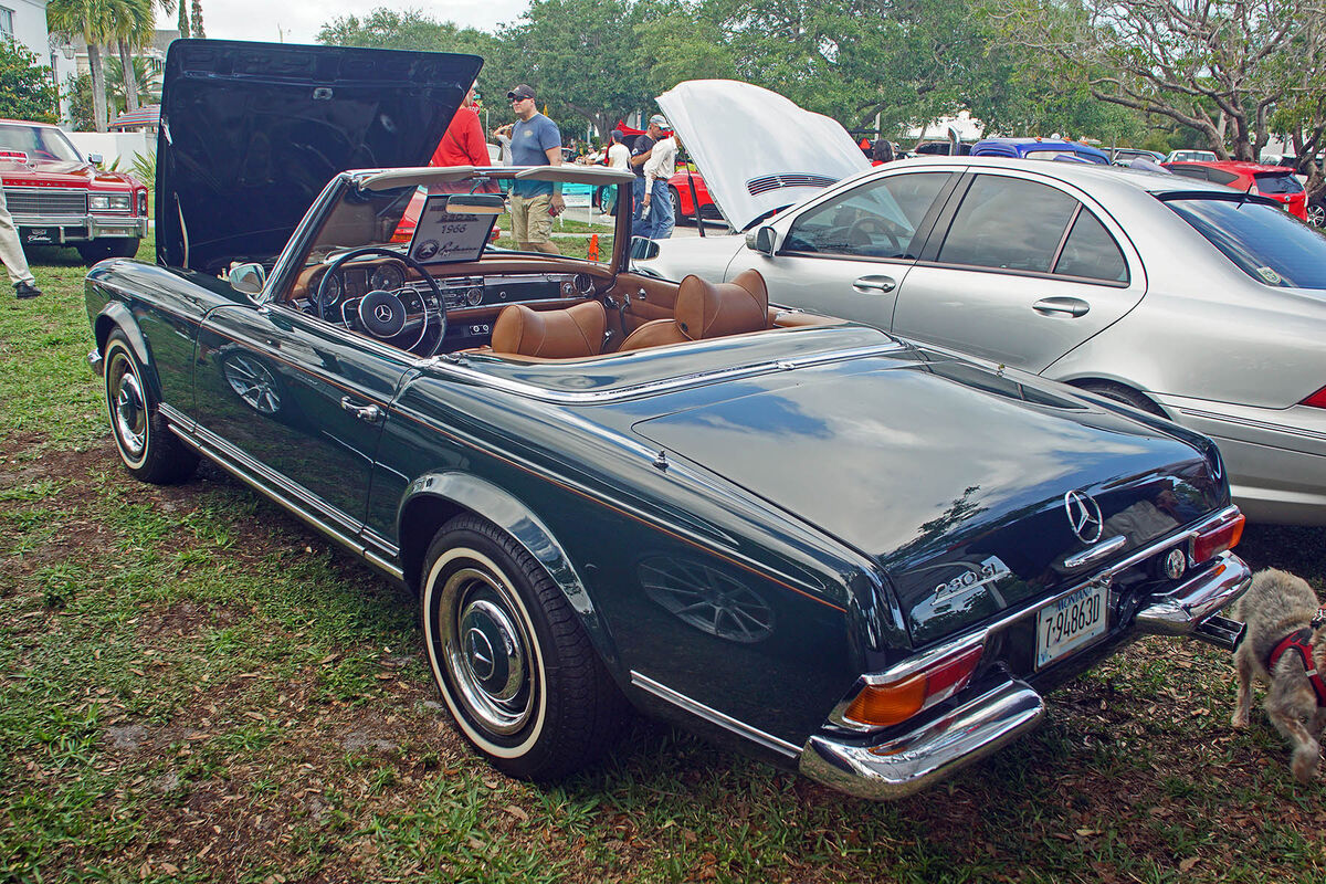 Local grass roots car show Sat. morn: This car show was at a church ...