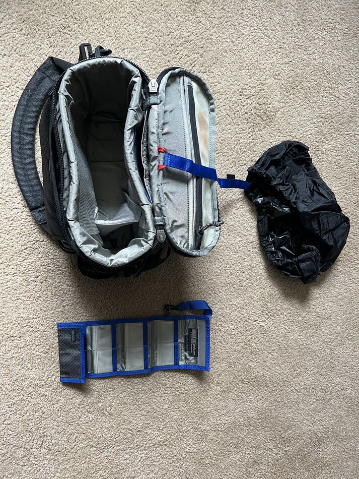 Think Tank Speed Freak Camera Bag: In like-new condition. Comes with ...