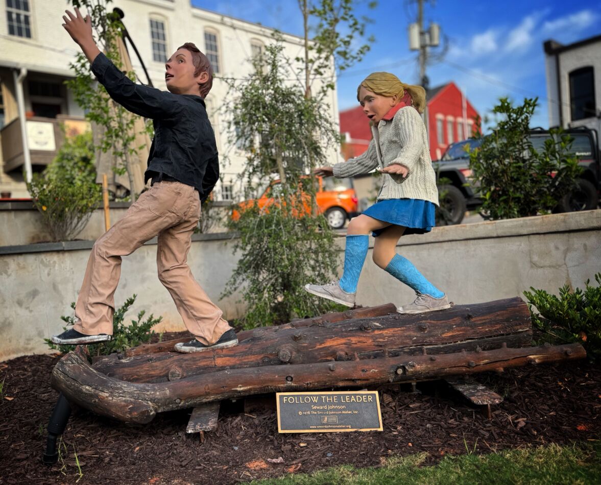 Small Georgia Town Pays To Have Realistic Looking Statues Of Ordinary ...