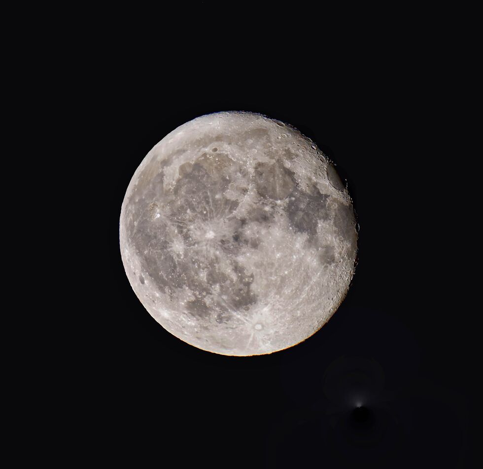 Last Nights Full Moon: I went out last night to catch the full moon ...