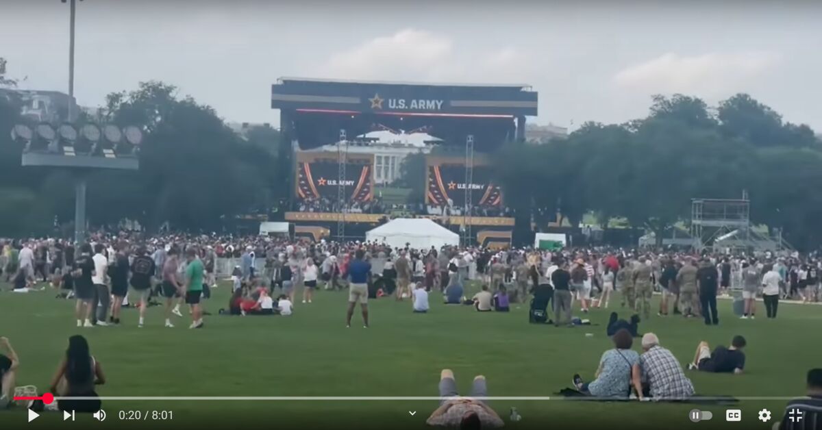 Donald loves to compare crowd sizes: There were lots of scenes to ...