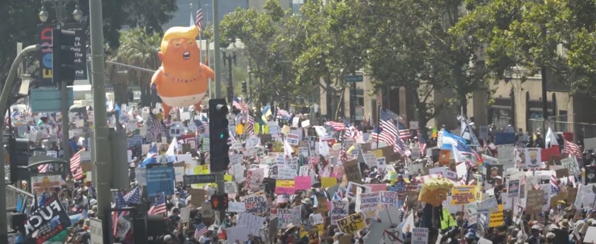 Donald loves to compare crowd sizes: There were lots of scenes to ...