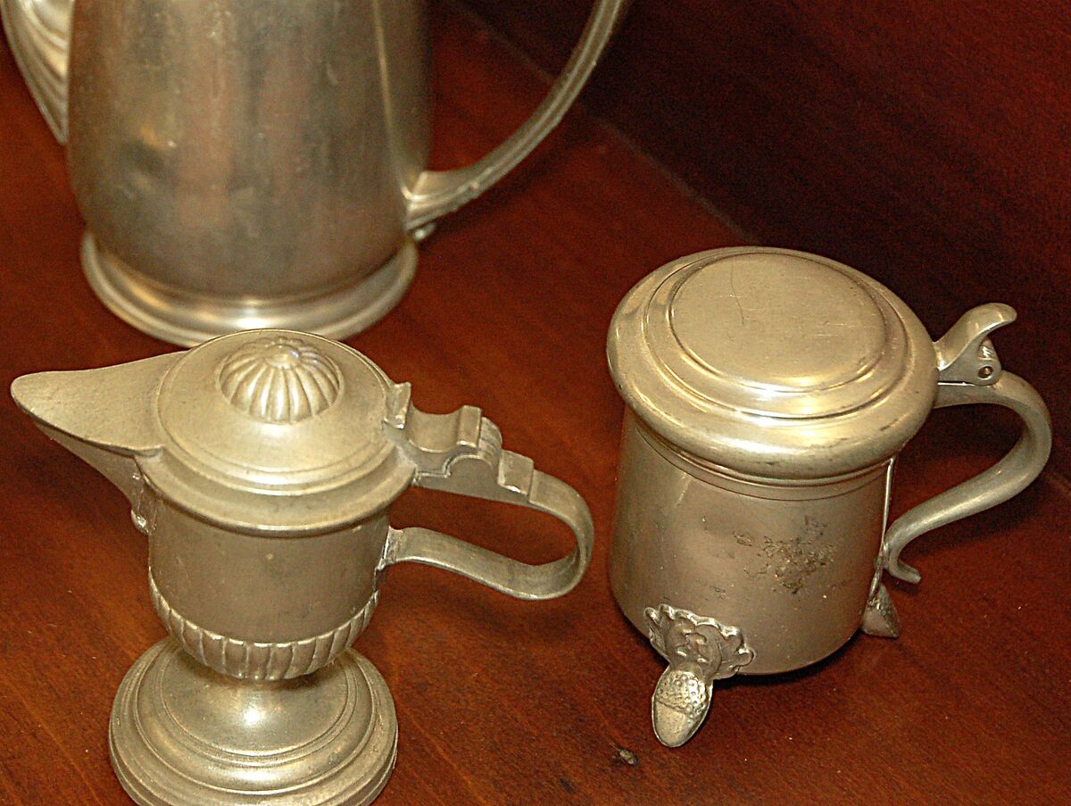 Browsing in an Antique Shop: Loads of stuff to see and appreciate :sm24 ...