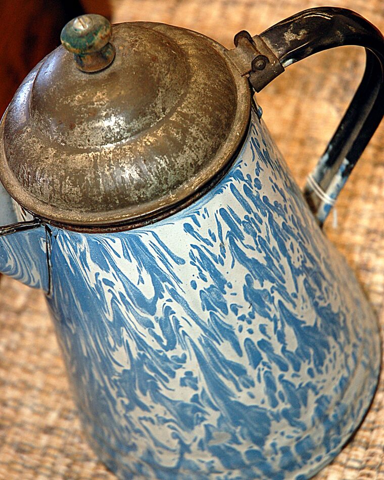 Browsing in an Antique Shop: Loads of stuff to see and appreciate :sm24 ...