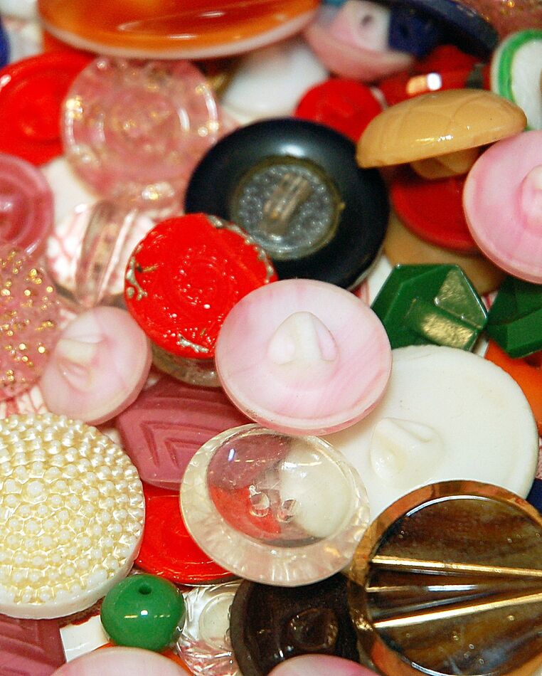 Browsing in an Antique Shop: Loads of stuff to see and appreciate :sm24 ...