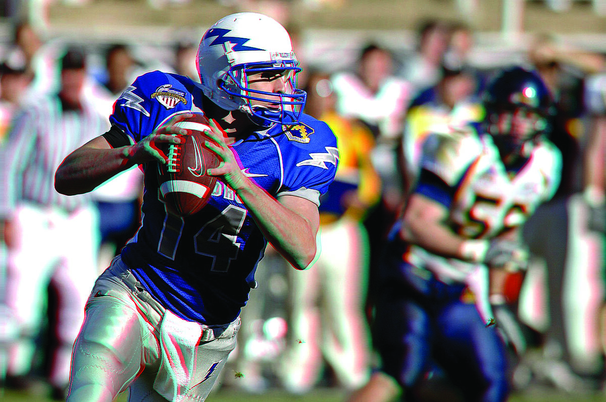 3D - Football Action: Anaglyphic glasses are required to view it in 3D ...