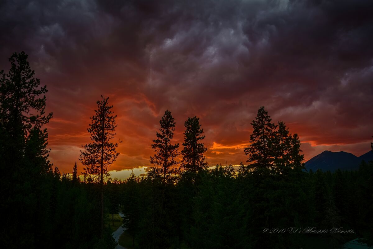 "Red Skies Over Montana": Summer Storm -- Smoky from forest fires in ...