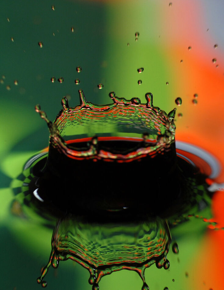 Shooting water drops: I've been trying my hand at shooting water drops ...