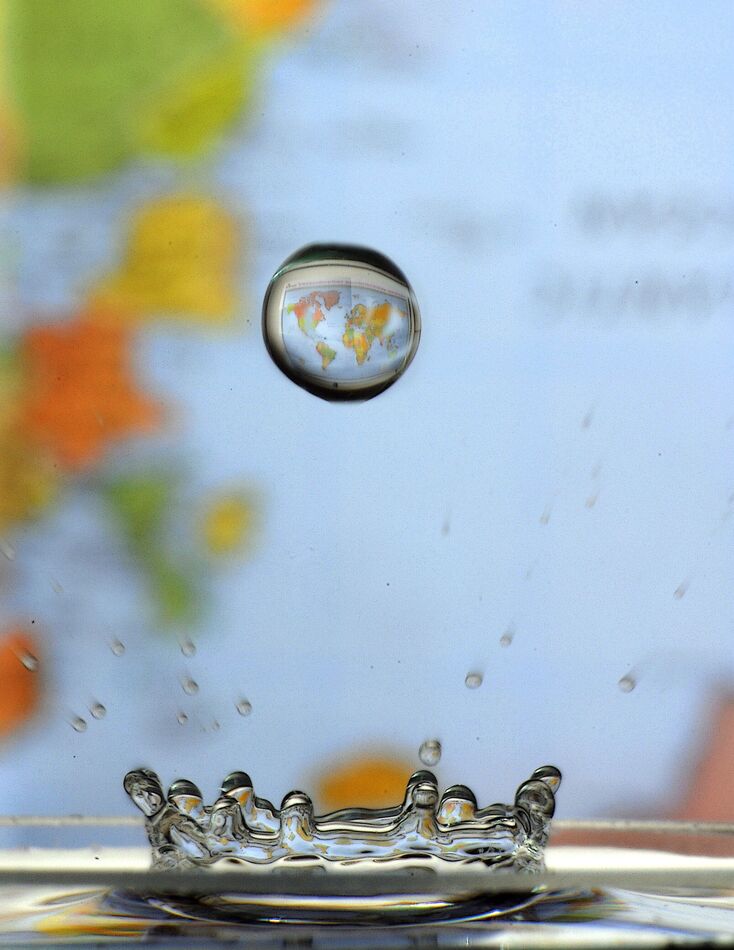 Shooting water drops: I've been trying my hand at shooting water drops ...